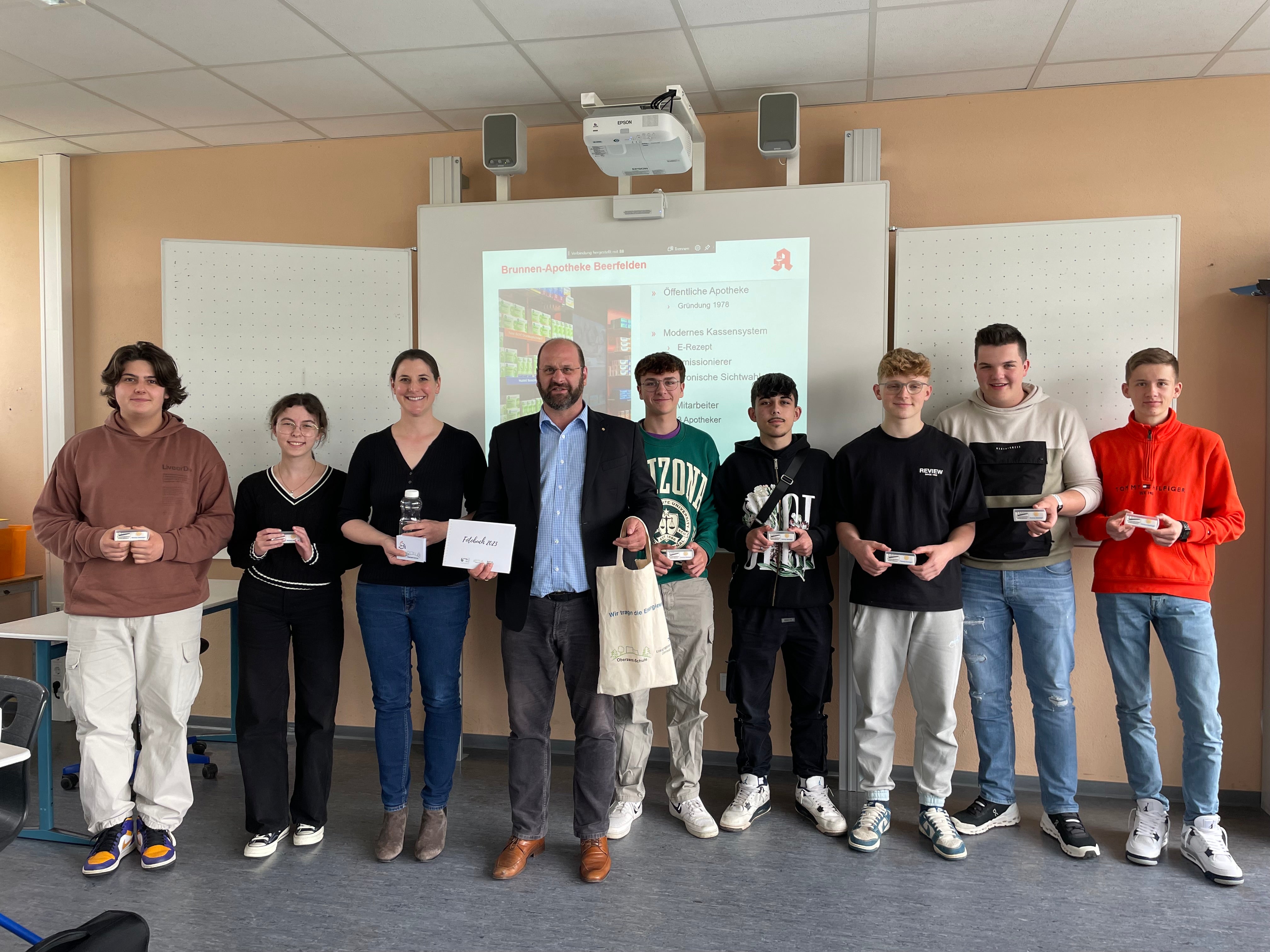 Christina Obenauer zu Besuch im PoWi-Unterricht – Oberzent-Schule